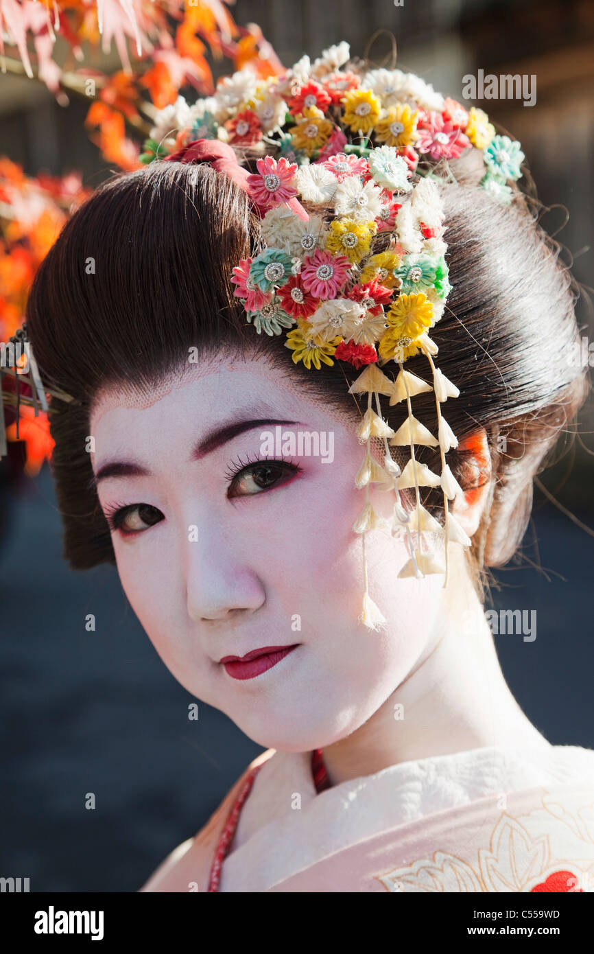 Portrait of a young woman Stock Photo - Alamy