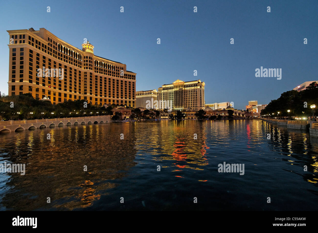 Reflection of buildings in water, Bellagio Resort and Casino, Caesars ...