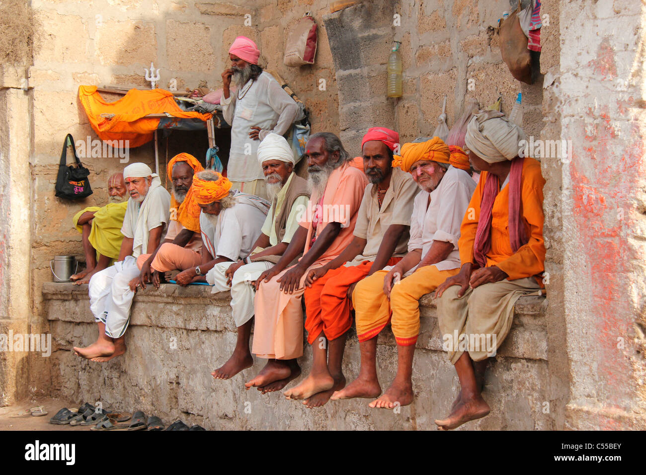 A group of Hindu priests sitting near a temple Stock Photo - Alamy