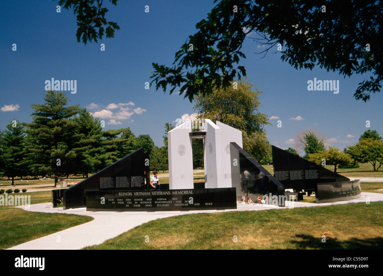 Illinois vietnam veterans memorial hi-res stock photography and images ...