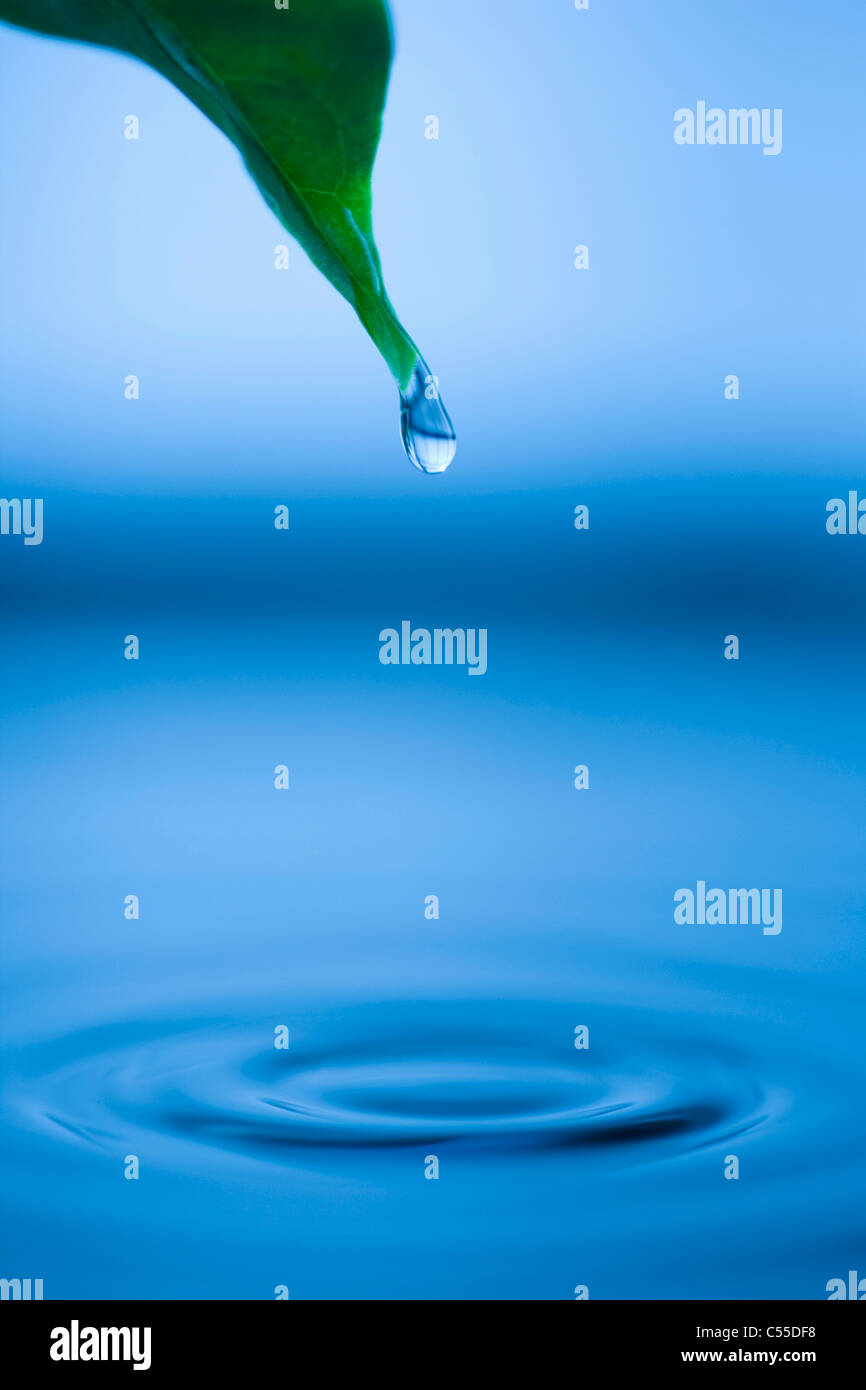 Falling drop hi-res stock photography and images - Alamy