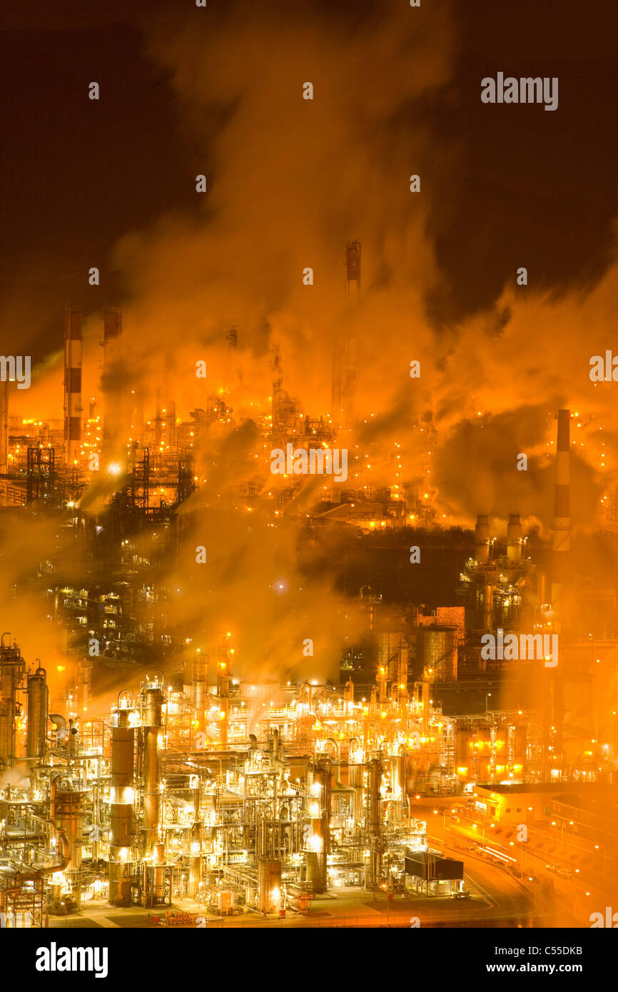 Night industrial scene hi-res stock photography and images - Alamy