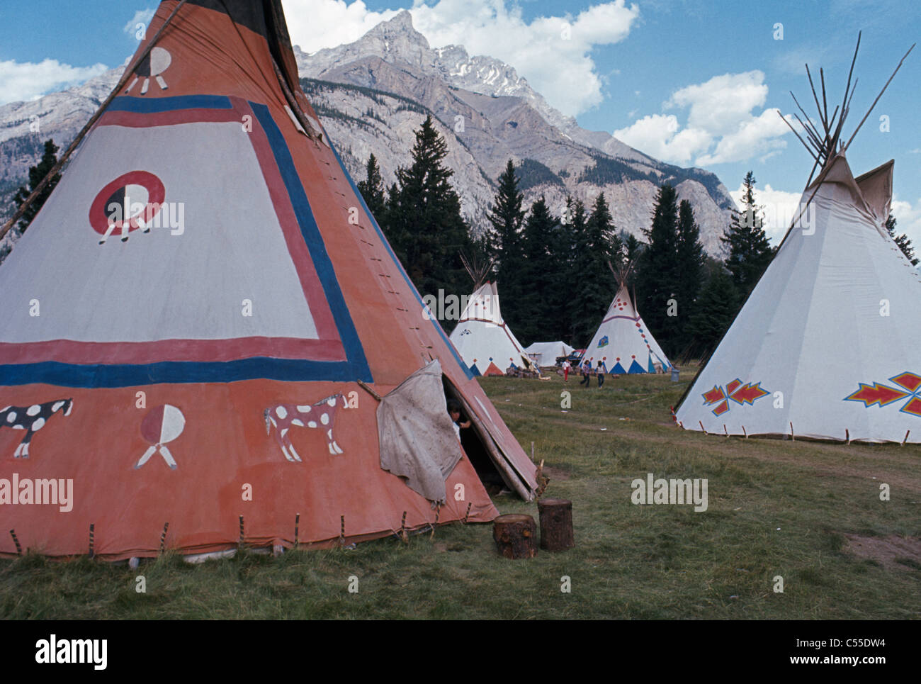 Tipis in indian village hi-res stock photography and images - Alamy