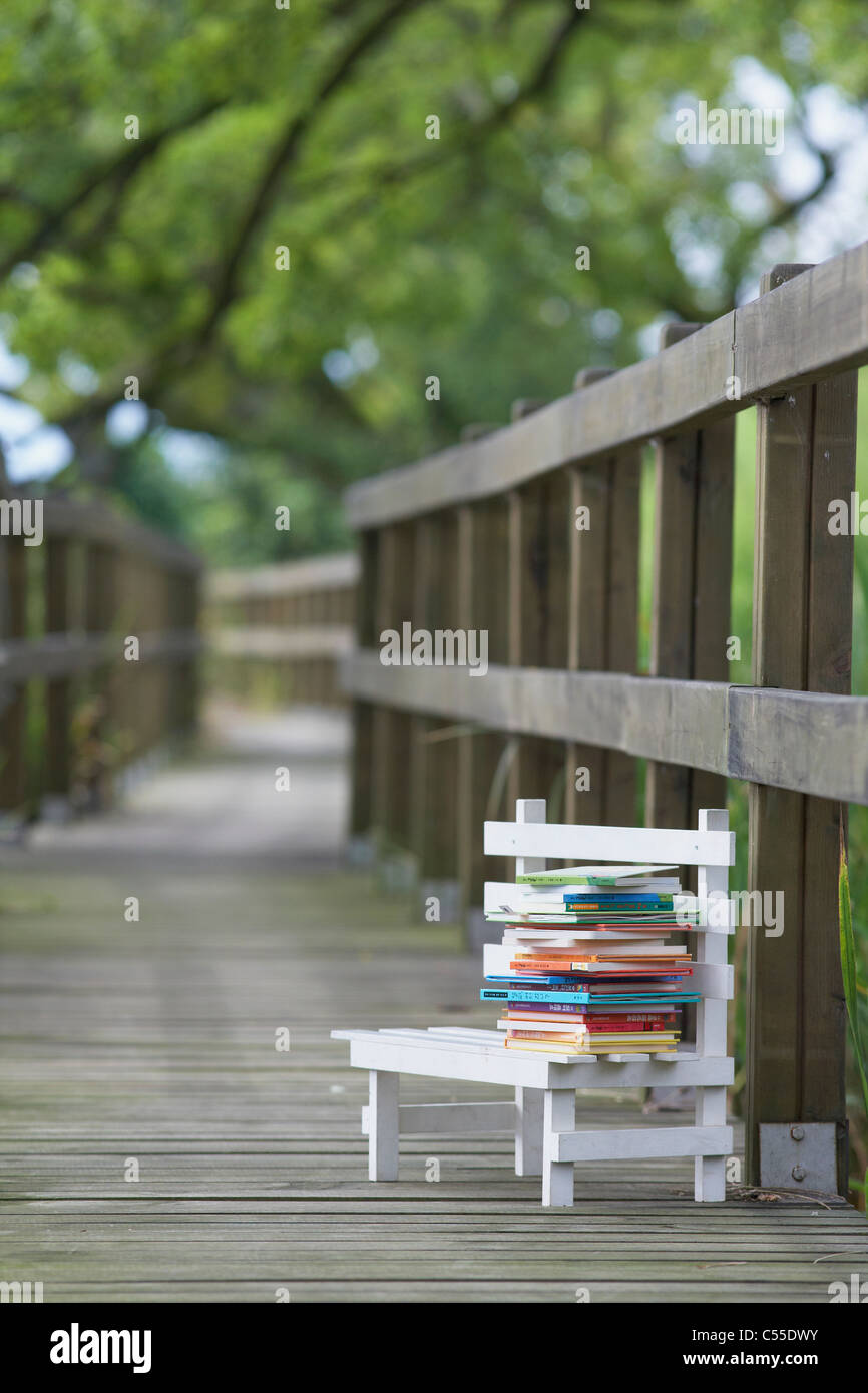 Bridge books hi-res stock photography and images - Alamy