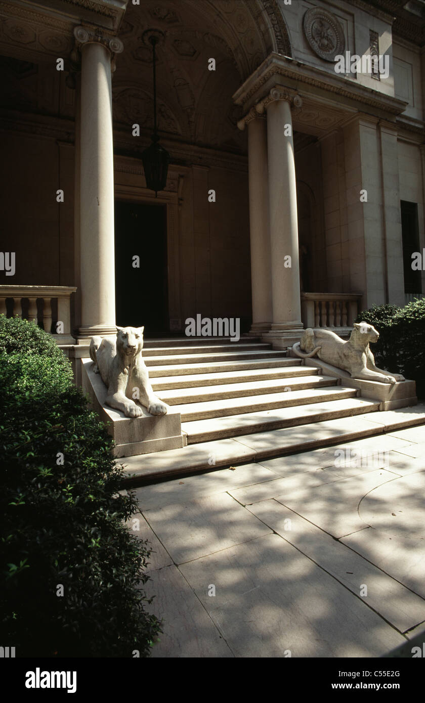 USA, New York City, Morgan Library, entrance with columns and animal ...