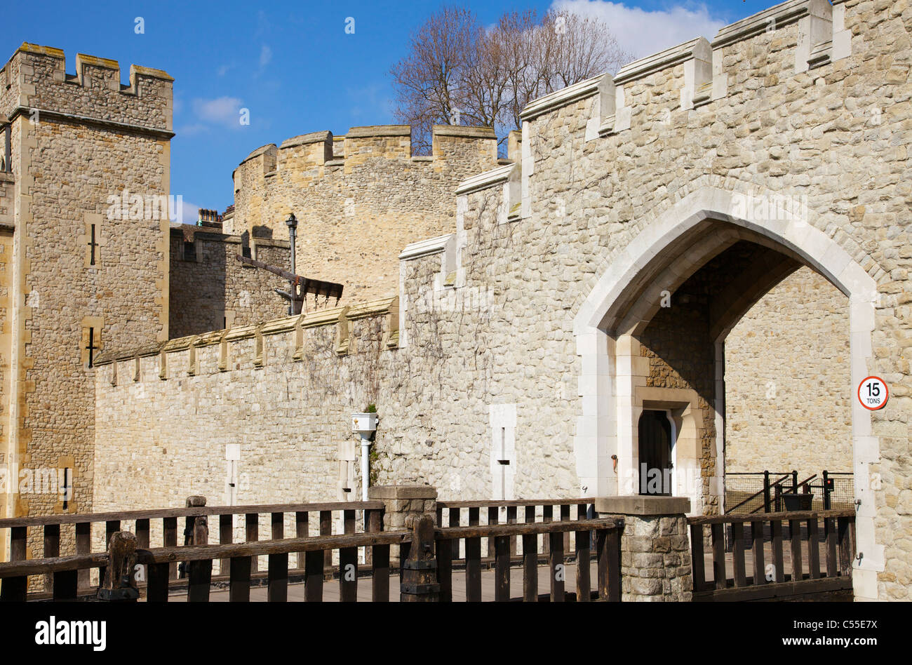 Tower of london byward tower hi-res stock photography and images - Alamy