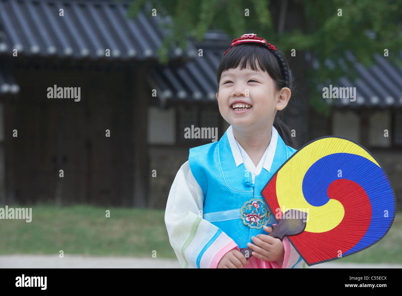 Female south korean fan hi-res stock photography and images - Alamy