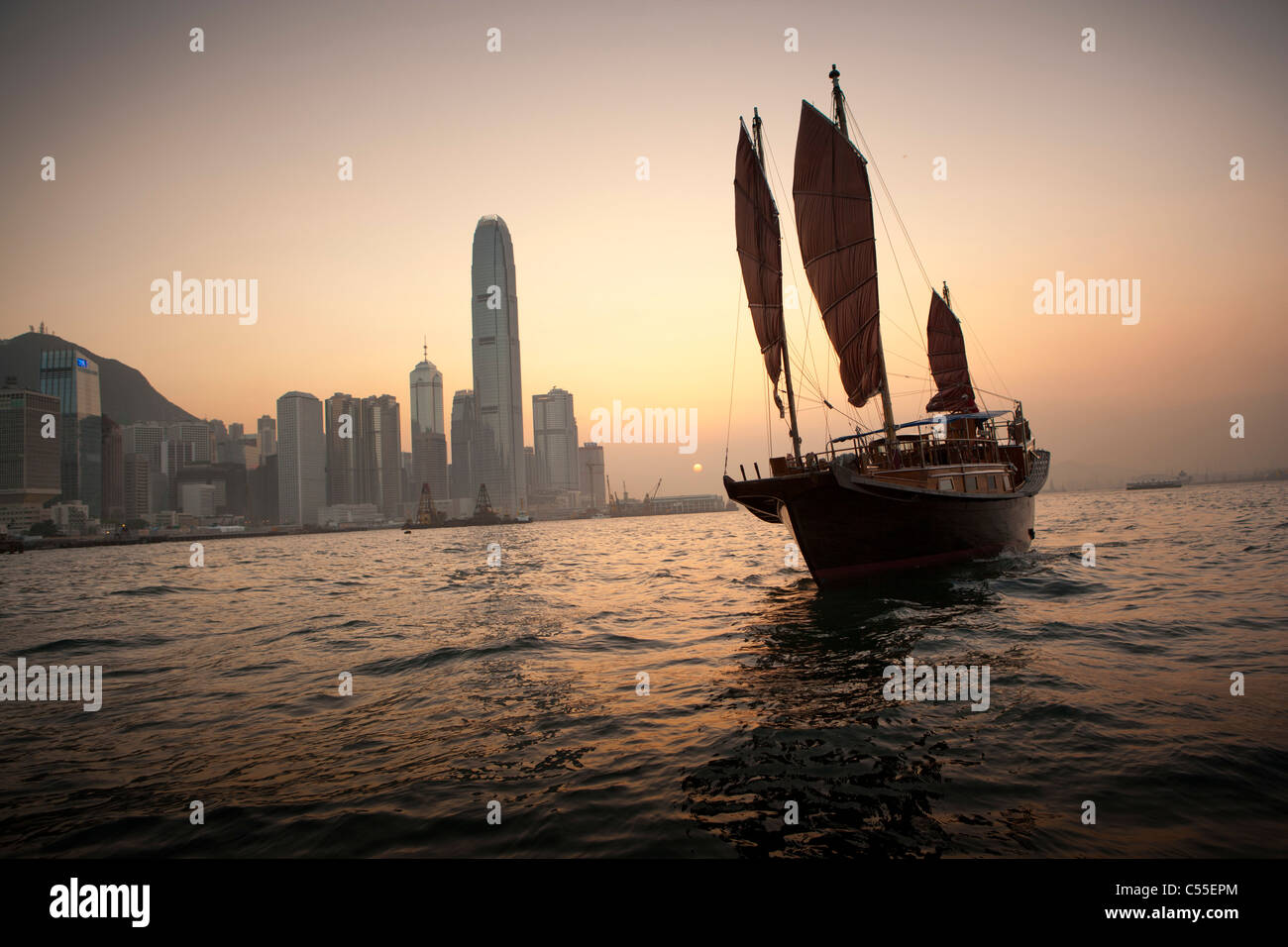 Ancient China Junk Boat High Resolution Stock Photography and Images ...