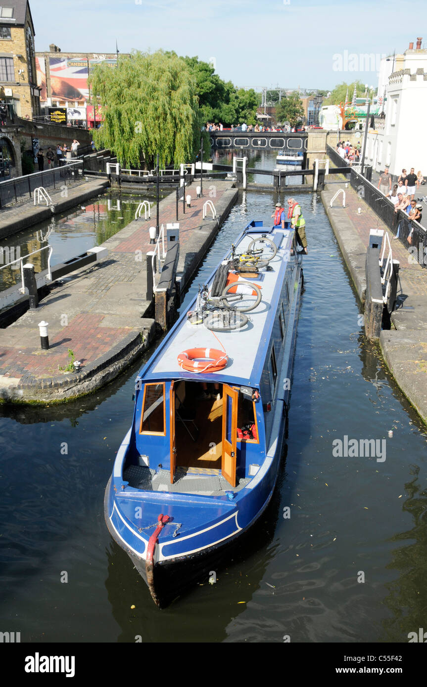 Canal boat barge london hi-res stock photography and images - Alamy
