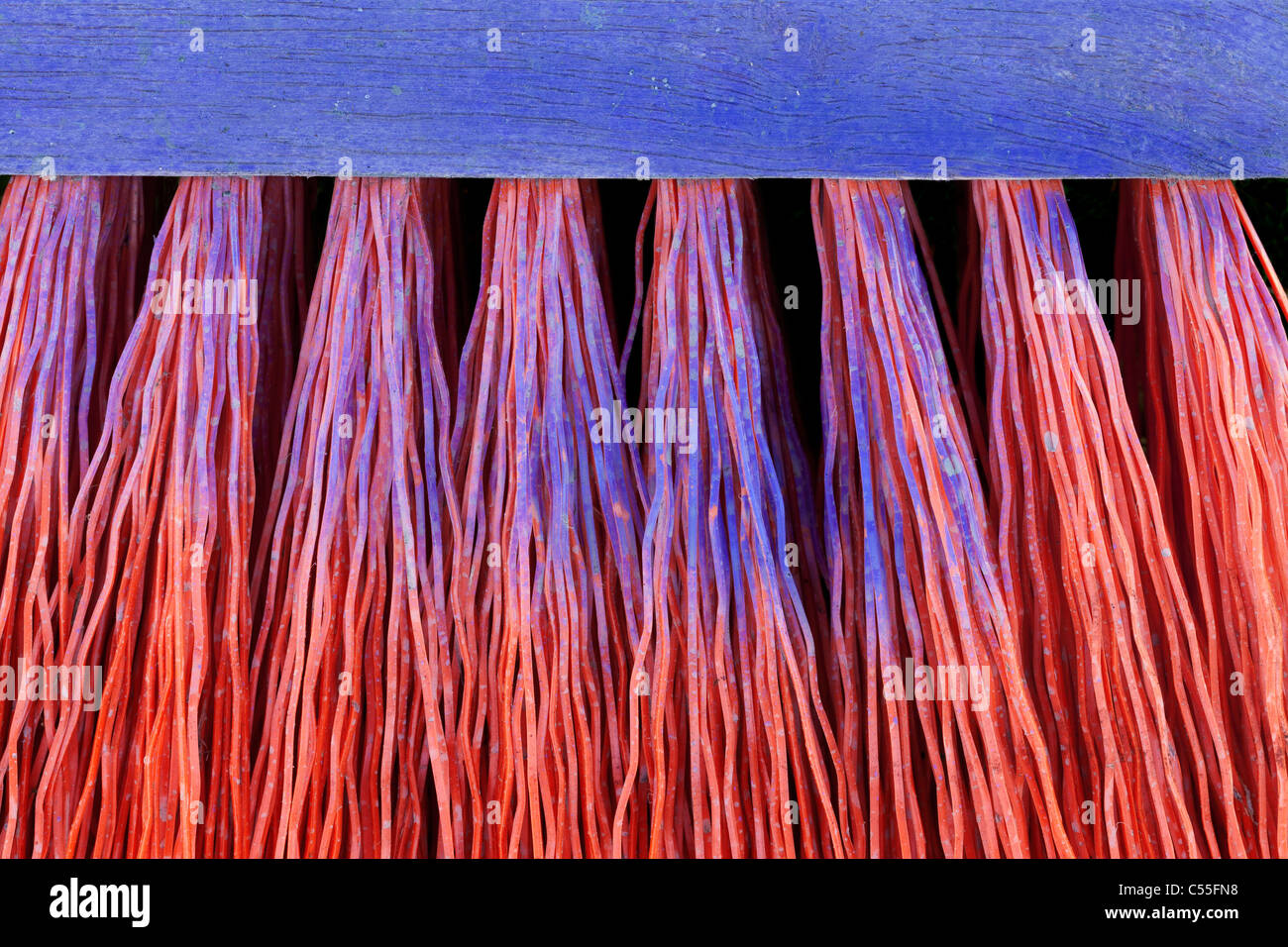 Image of a brush hi-res stock photography and images - Alamy