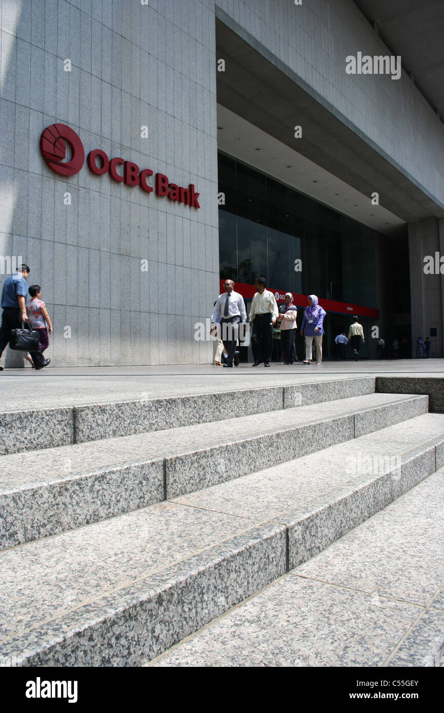 OCBC Bank Building Singapore People Stock Photo - Alamy
