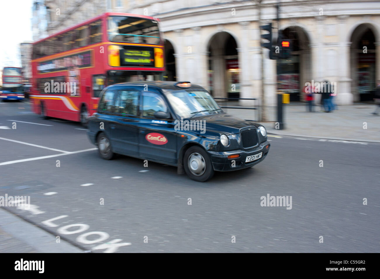 Bus taxi road sign hi-res stock photography and images - Alamy