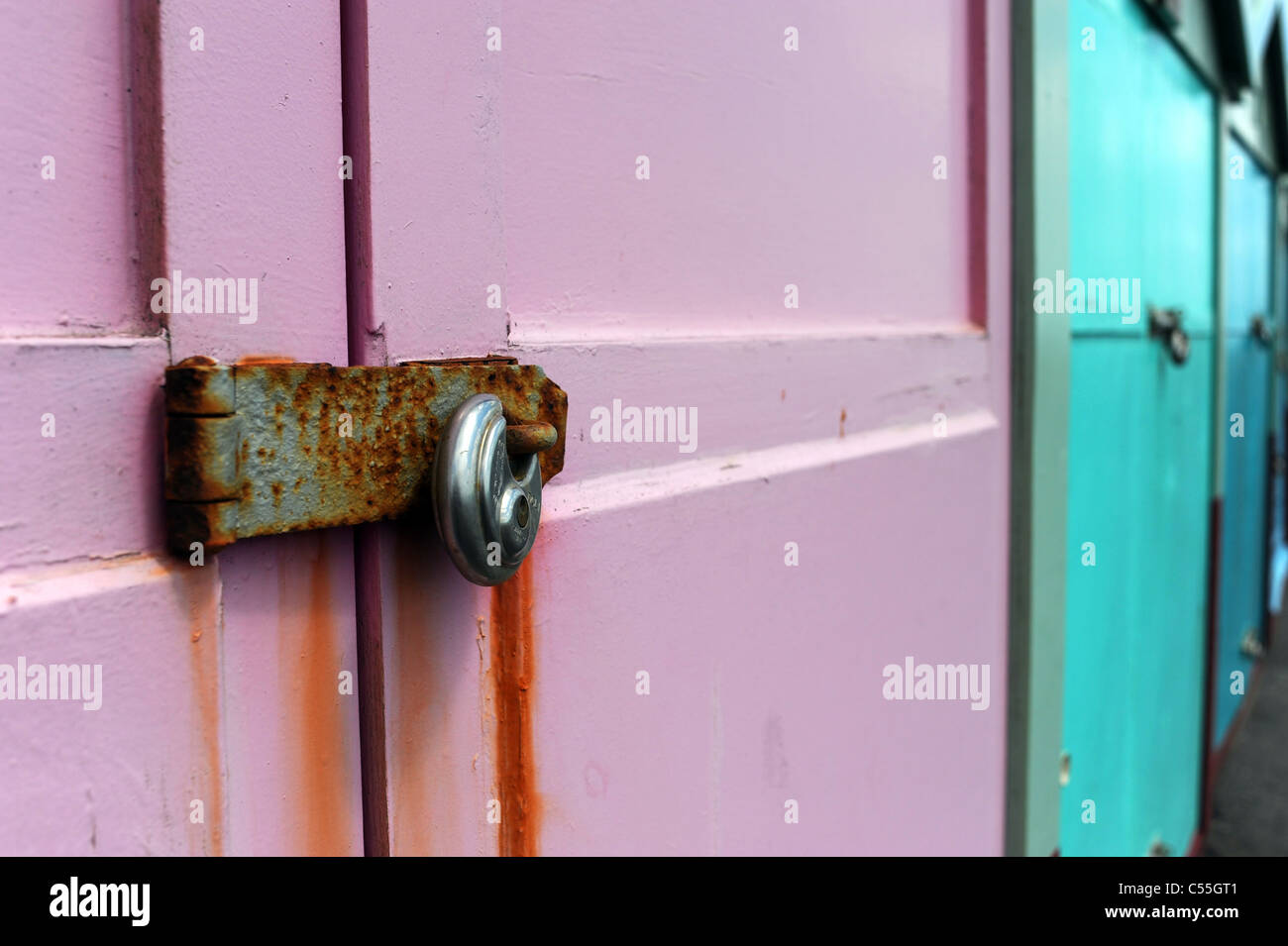 Lock on beach hut door hi-res stock photography and images - Alamy