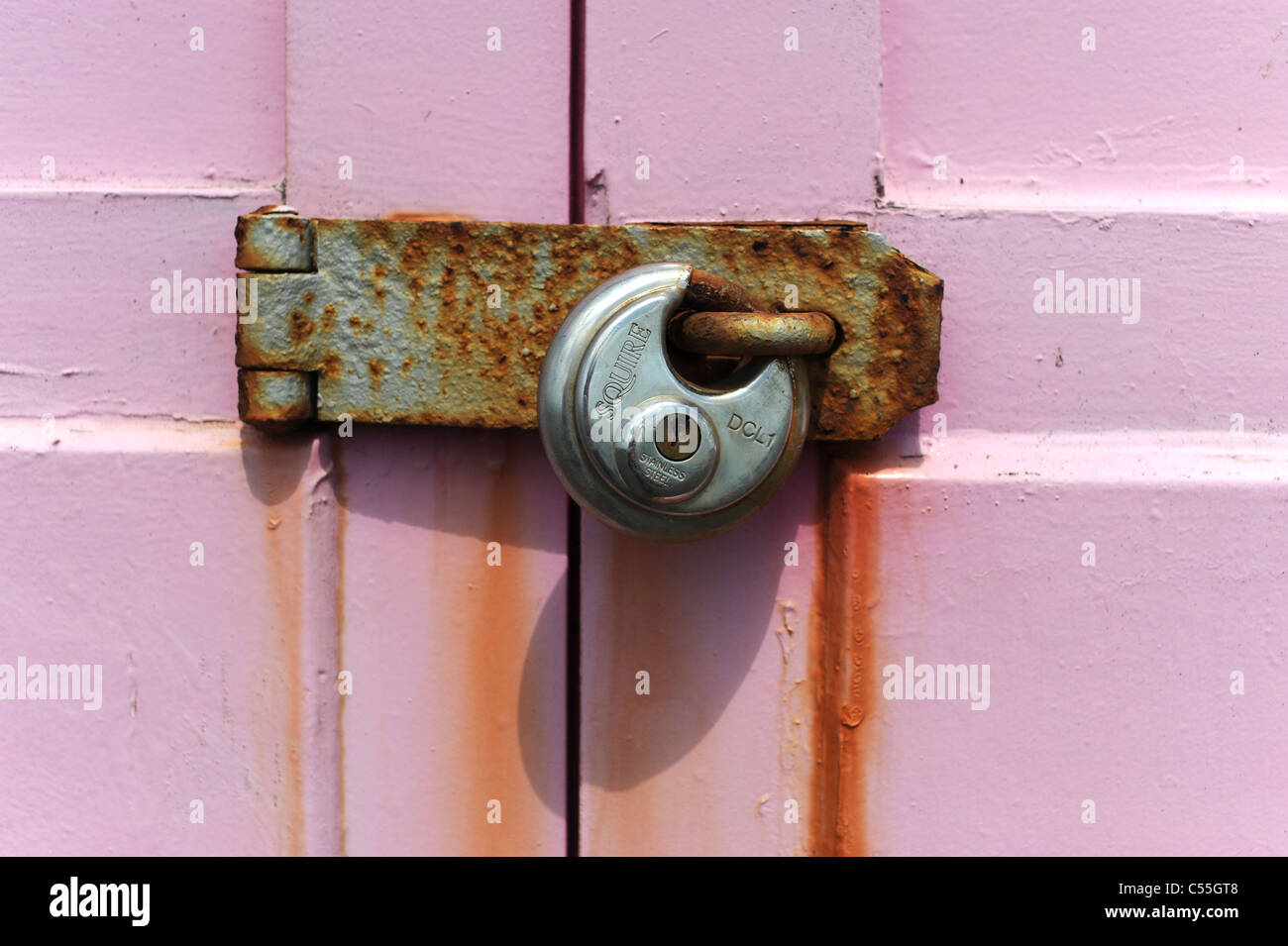 Lock on beach hut door hi-res stock photography and images - Alamy