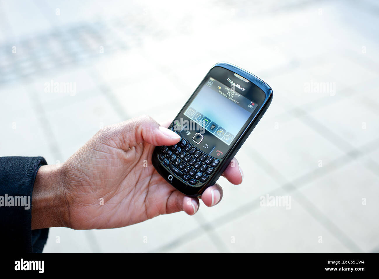 Person texting on smart phone in public Stock Photo - Alamy