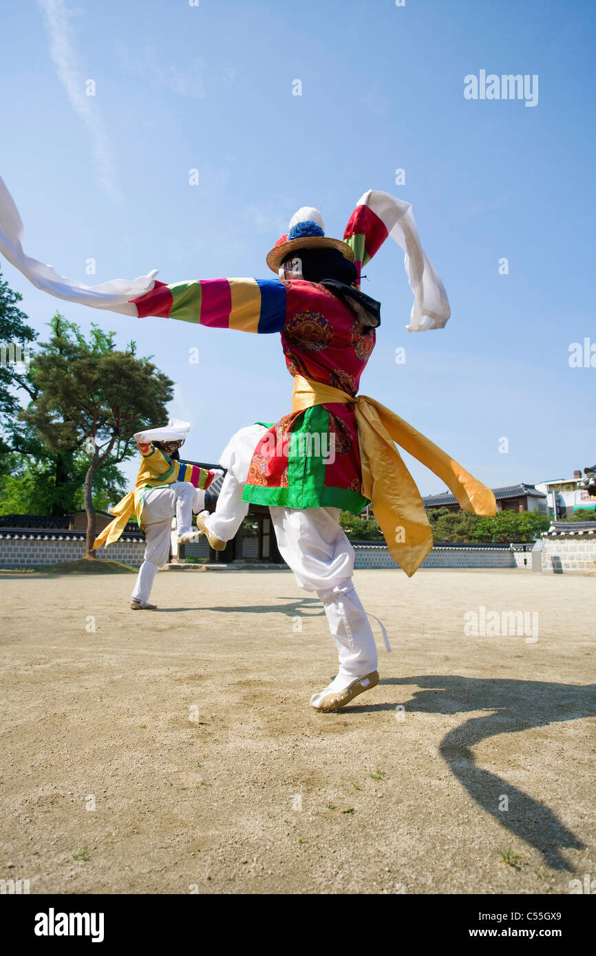 Korean traditional mask dance Stock Photo - Alamy