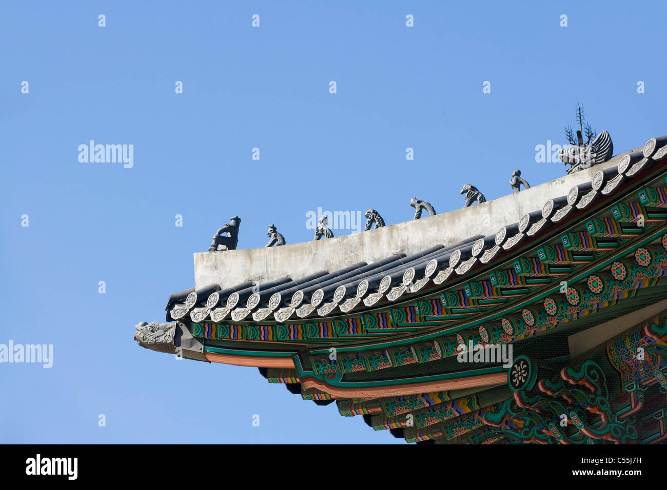 Korean traditional tiled roof of the Gyeongbokgung Stock Photo - Alamy