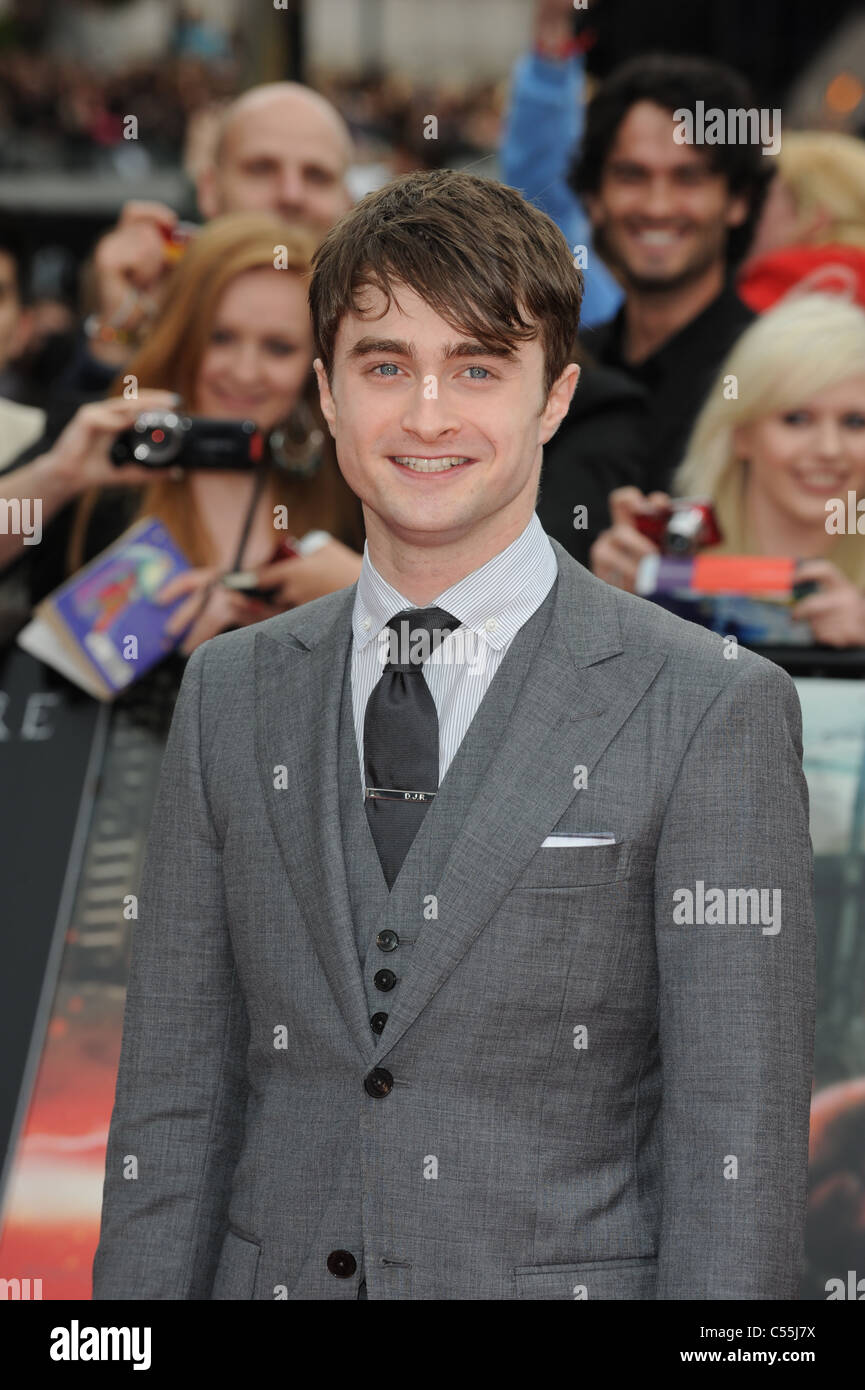 DANIEL RADCLIFFE HARRY POTTER AND THE DEATHLY HALLOWS - PART 2 - WORLD ...
