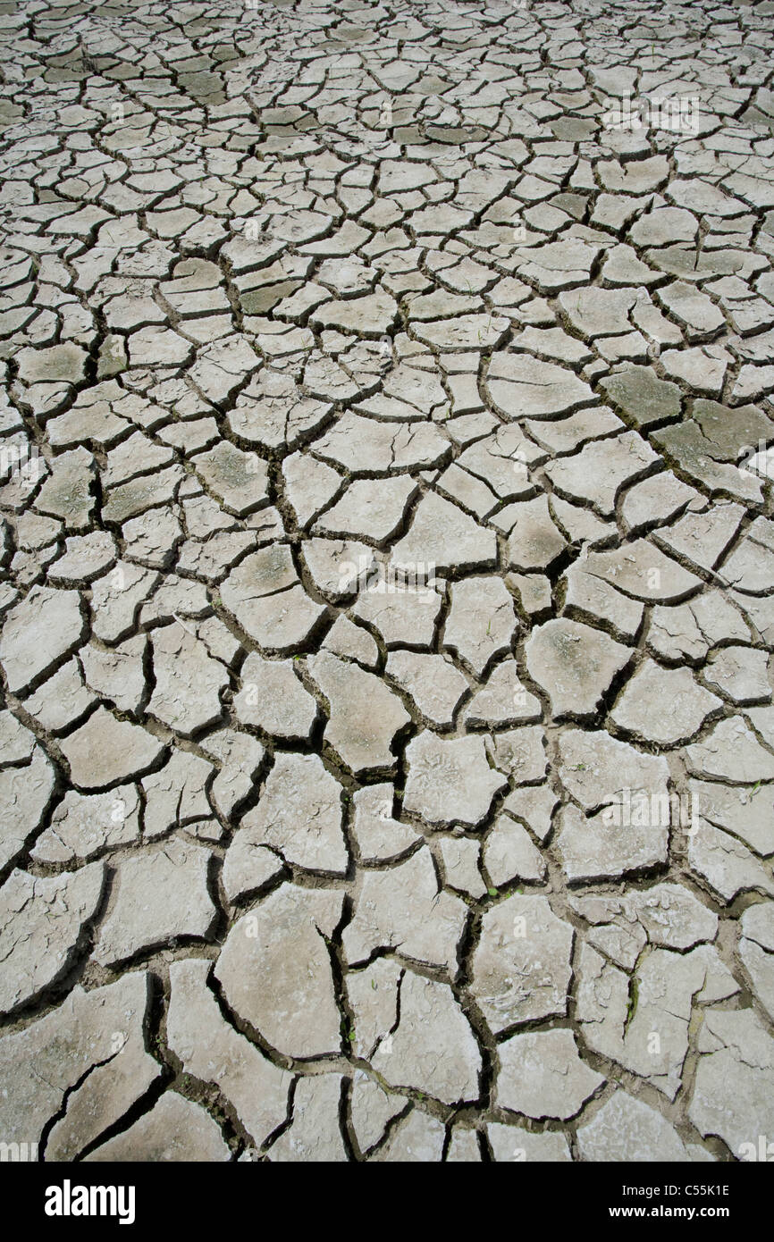 Cracked grounds hi-res stock photography and images - Alamy