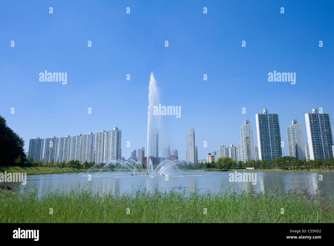 Riverside townhouse hi-res stock photography and images - Alamy