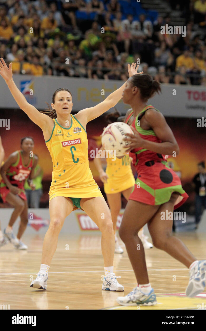 Netball pass hi-res stock photography and images - Alamy