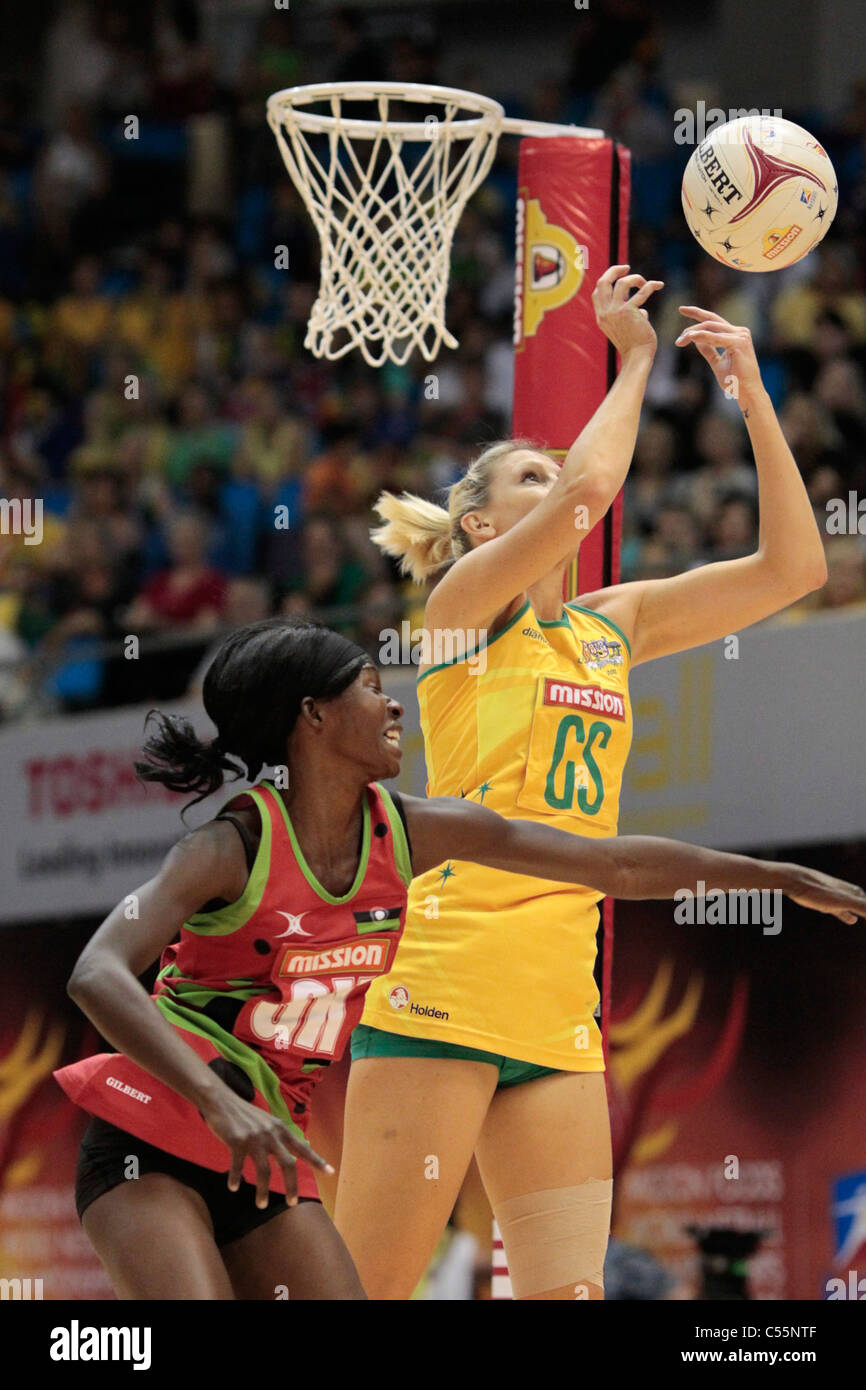 Netball pass hi-res stock photography and images - Alamy