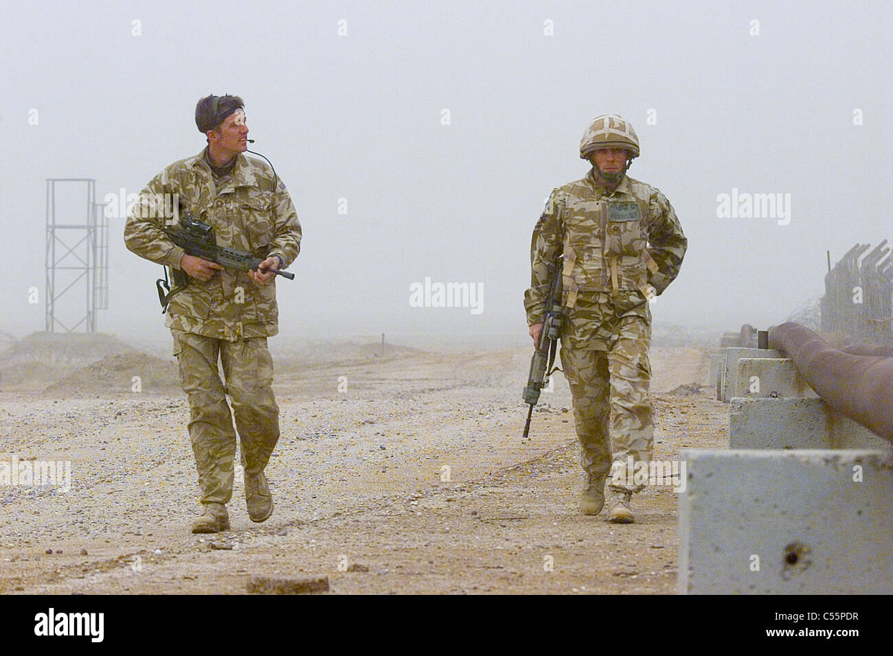 DESERT RATS SEARCHING FOR LOOTERS IN THE OILFIELDS OF SOUTHERN IRAQ ...