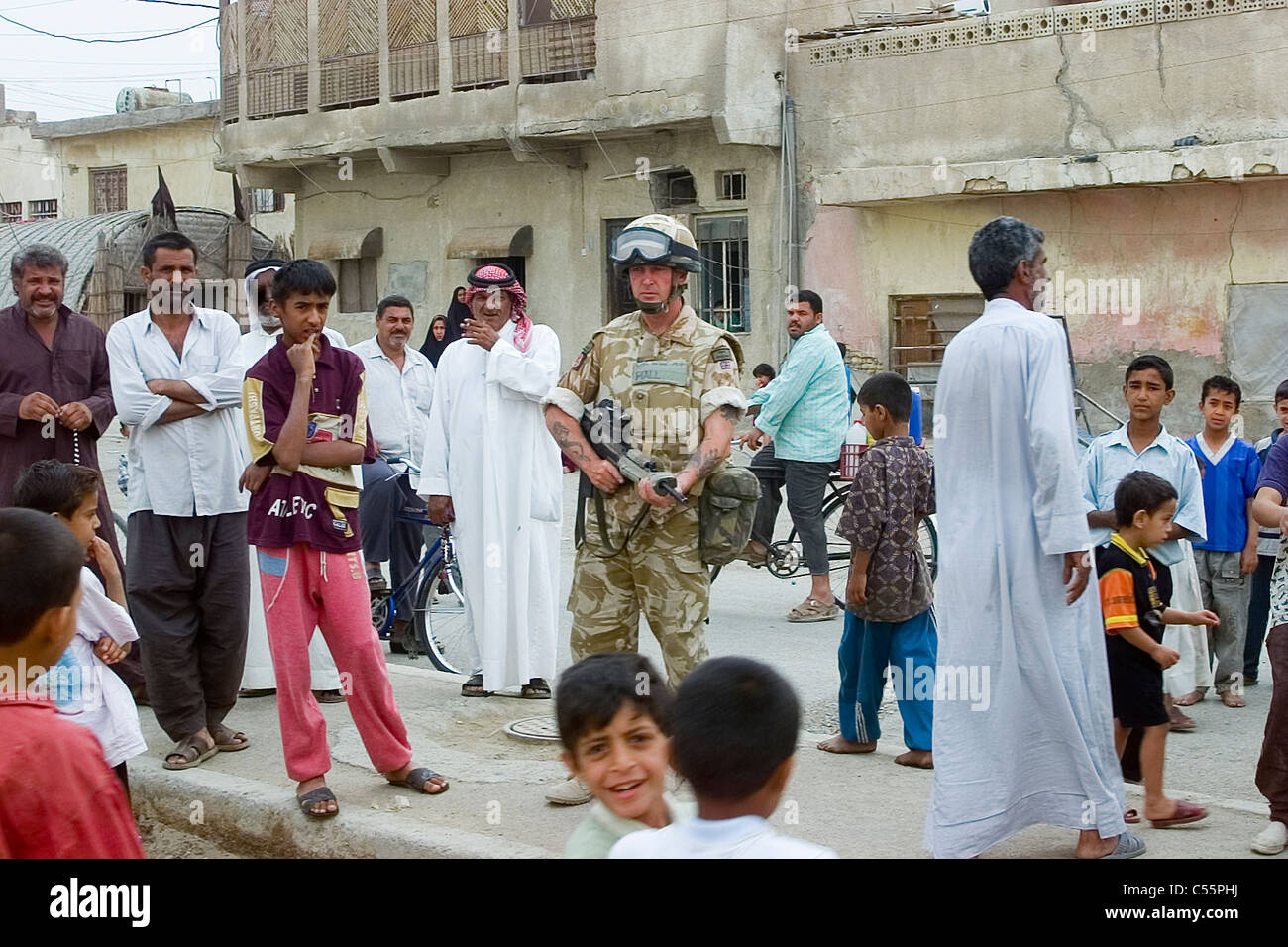 DESERT RAT ON THE STREETS OF BASRA, SOUTHERN IRAQ-2003 Stock Photo - Alamy