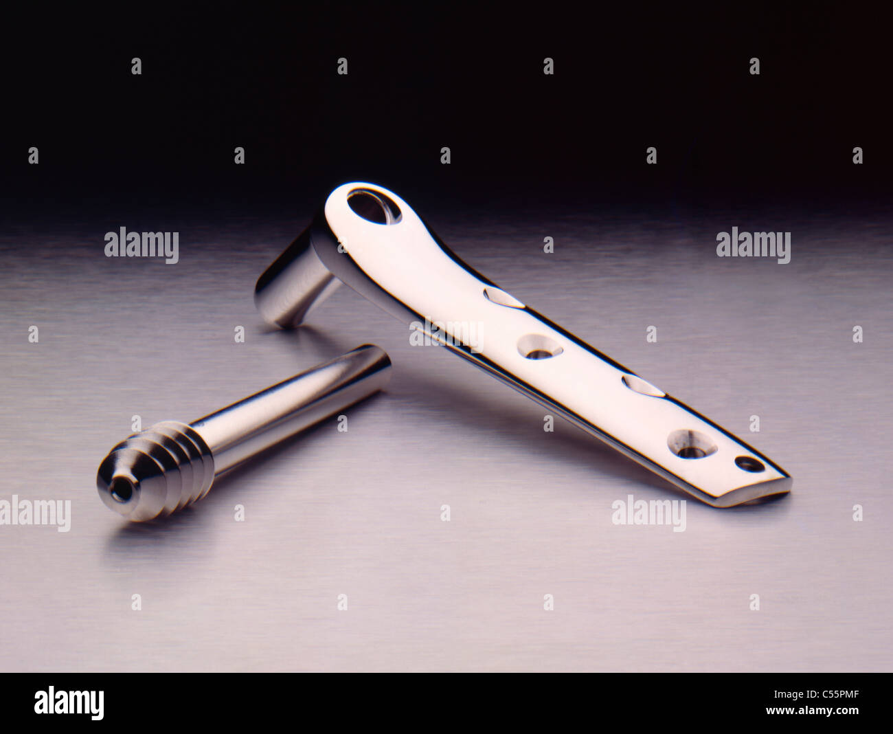 Orthopedic hip plate and bone screw hi-res stock photography and images ...