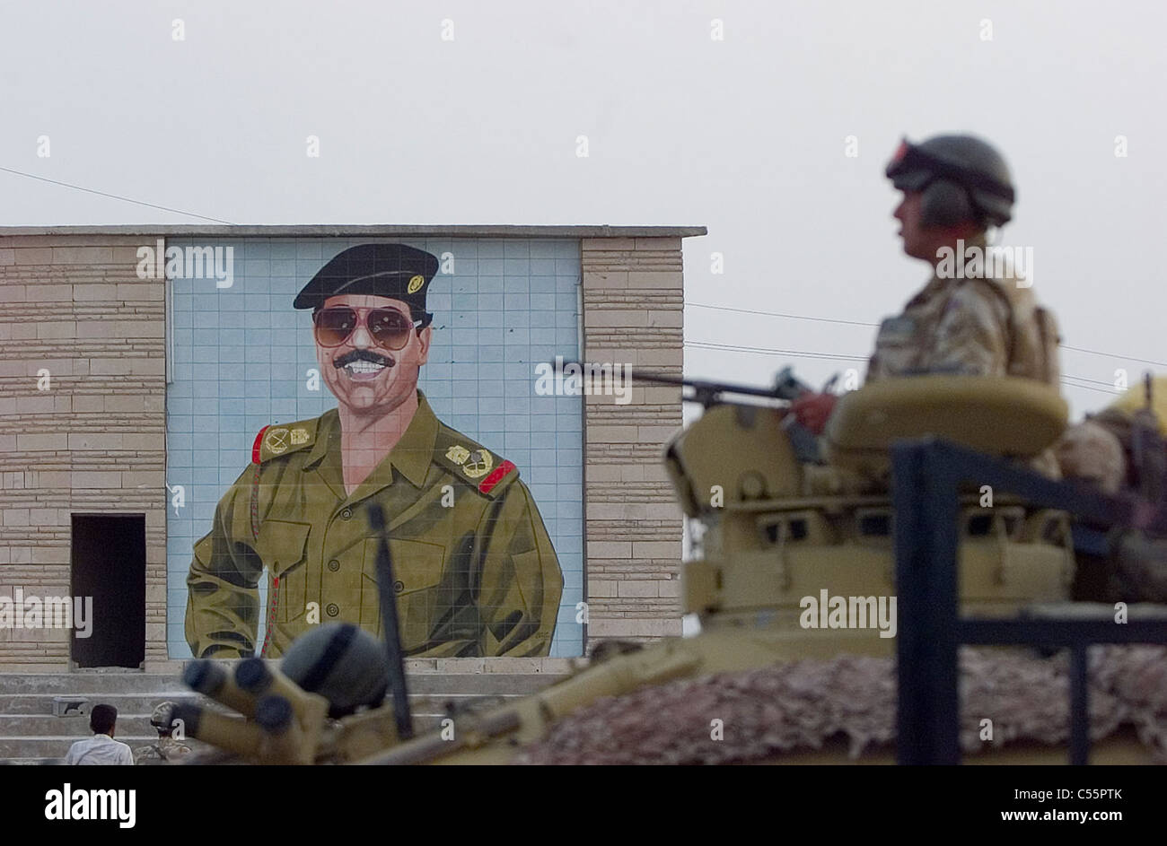 DESERT RATS SURROUND A MONUMENT TO SADDAM HUSSAIN IN SOUTHERN IRAQ-2003 ...