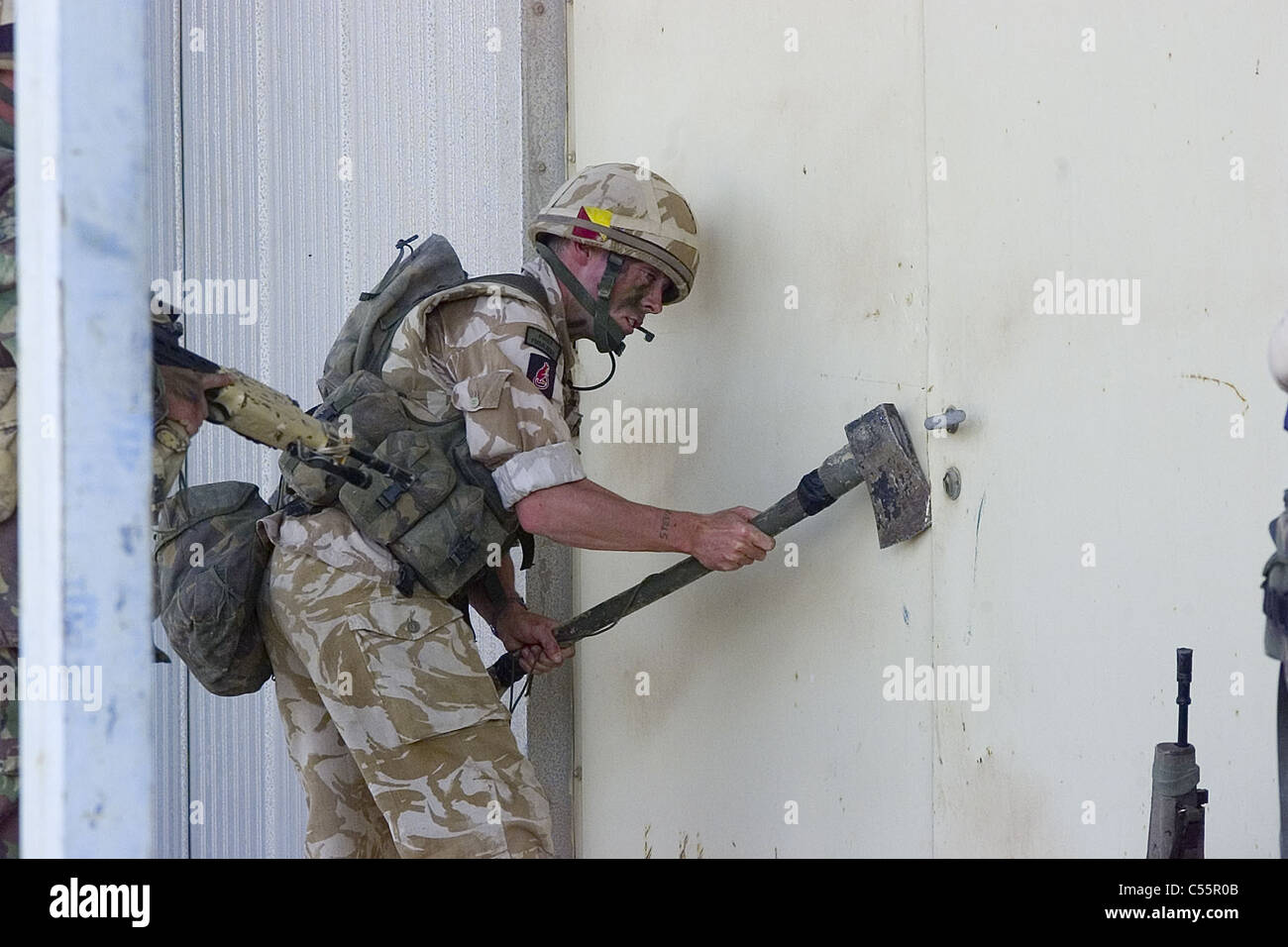 THE DESERT RATS PREPARE TO ENTER THE IRAQI CITY OF BASRA. THE RATS ...