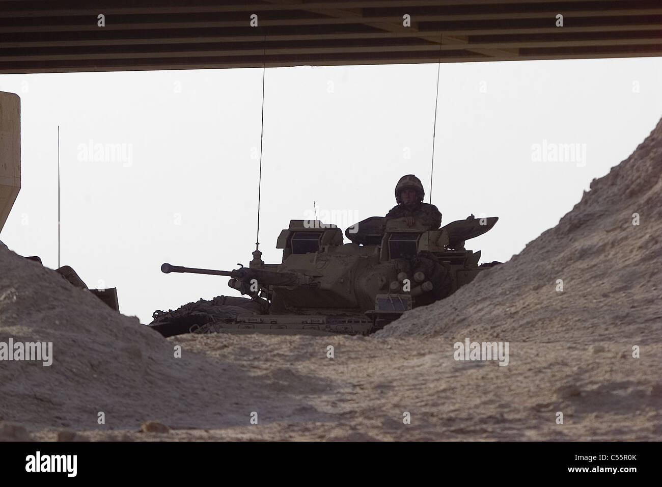 THE DESERT RATS PREPARE TO ENTER THE IRAQI CITY OF BASRA. A WARRIOR ...