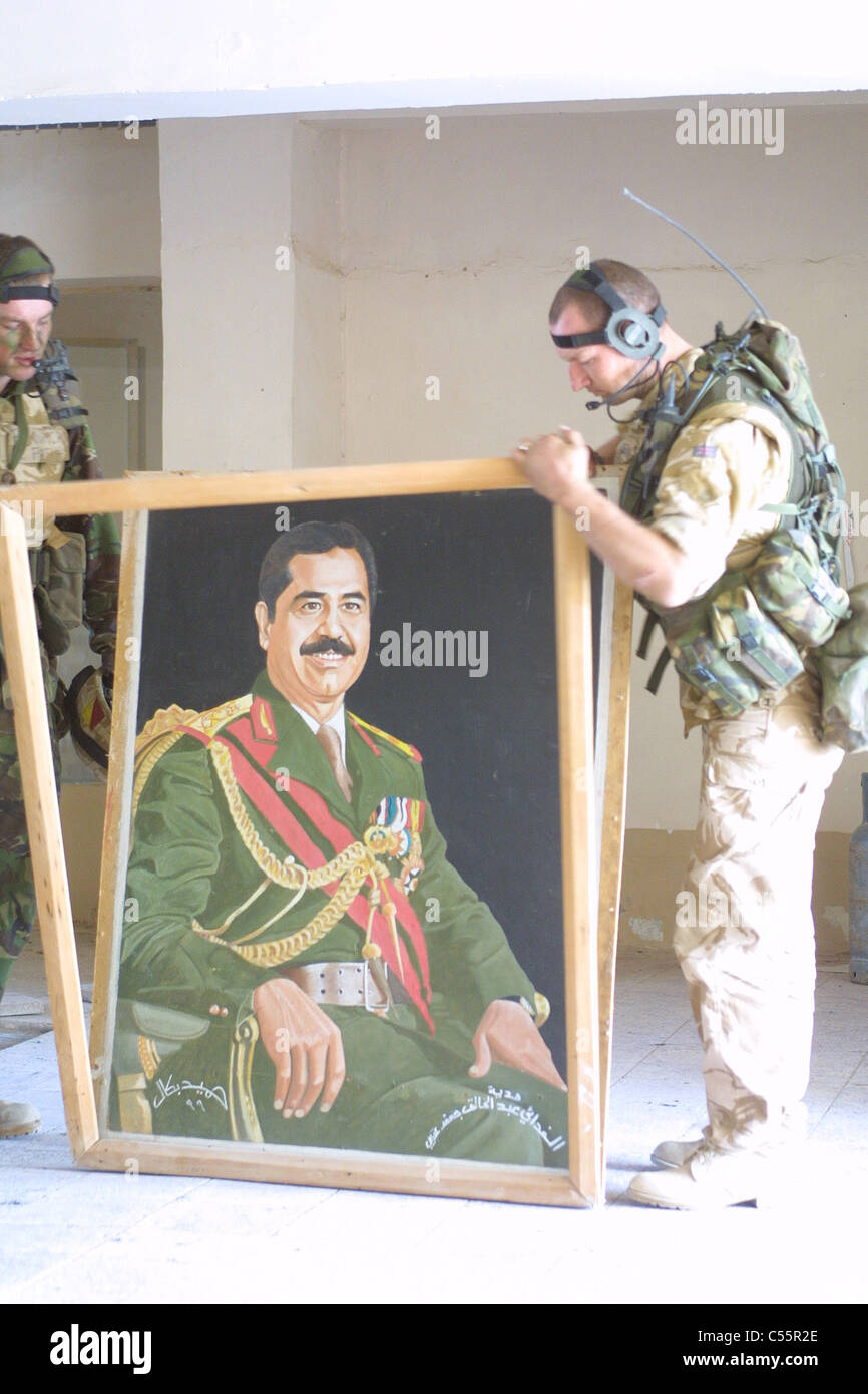 The Royal Fusiliers/Desert Rats in action, near Basra, during the 2003 ...