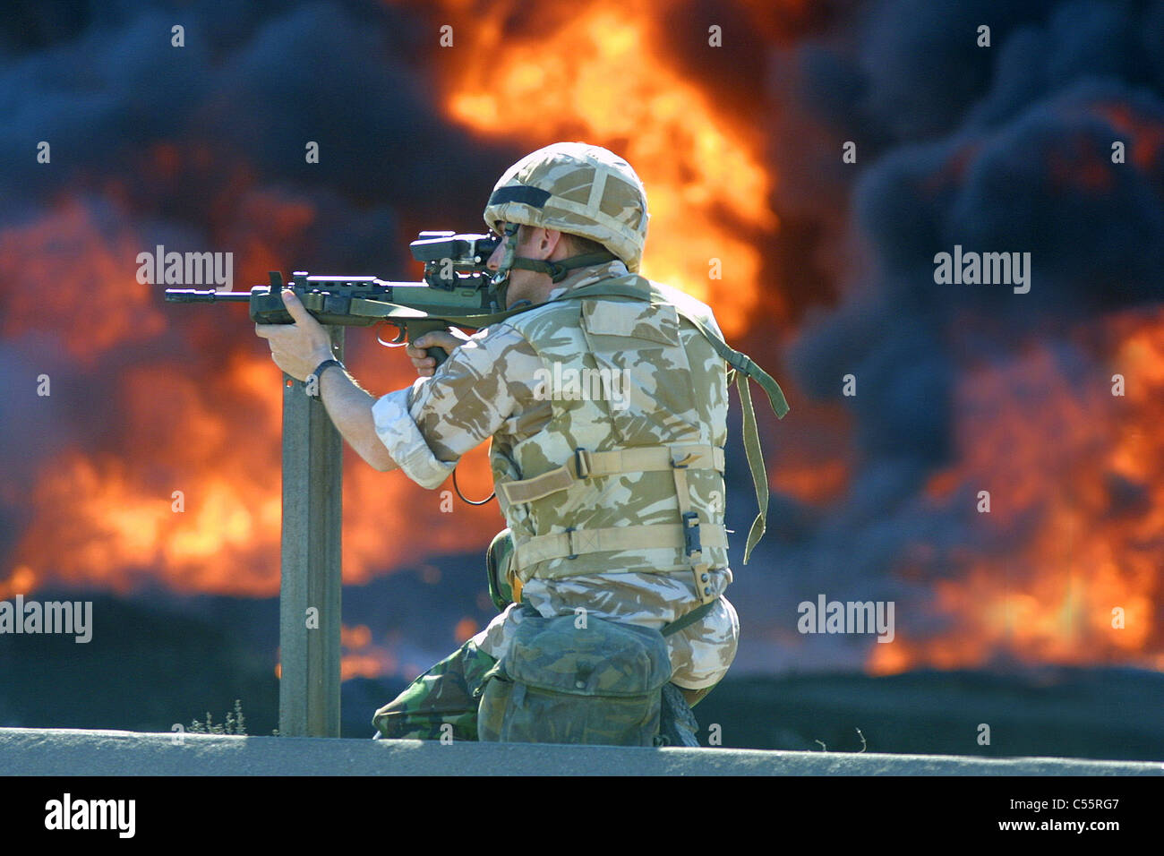 Soldier on alert in Iraq Stock Photo - Alamy