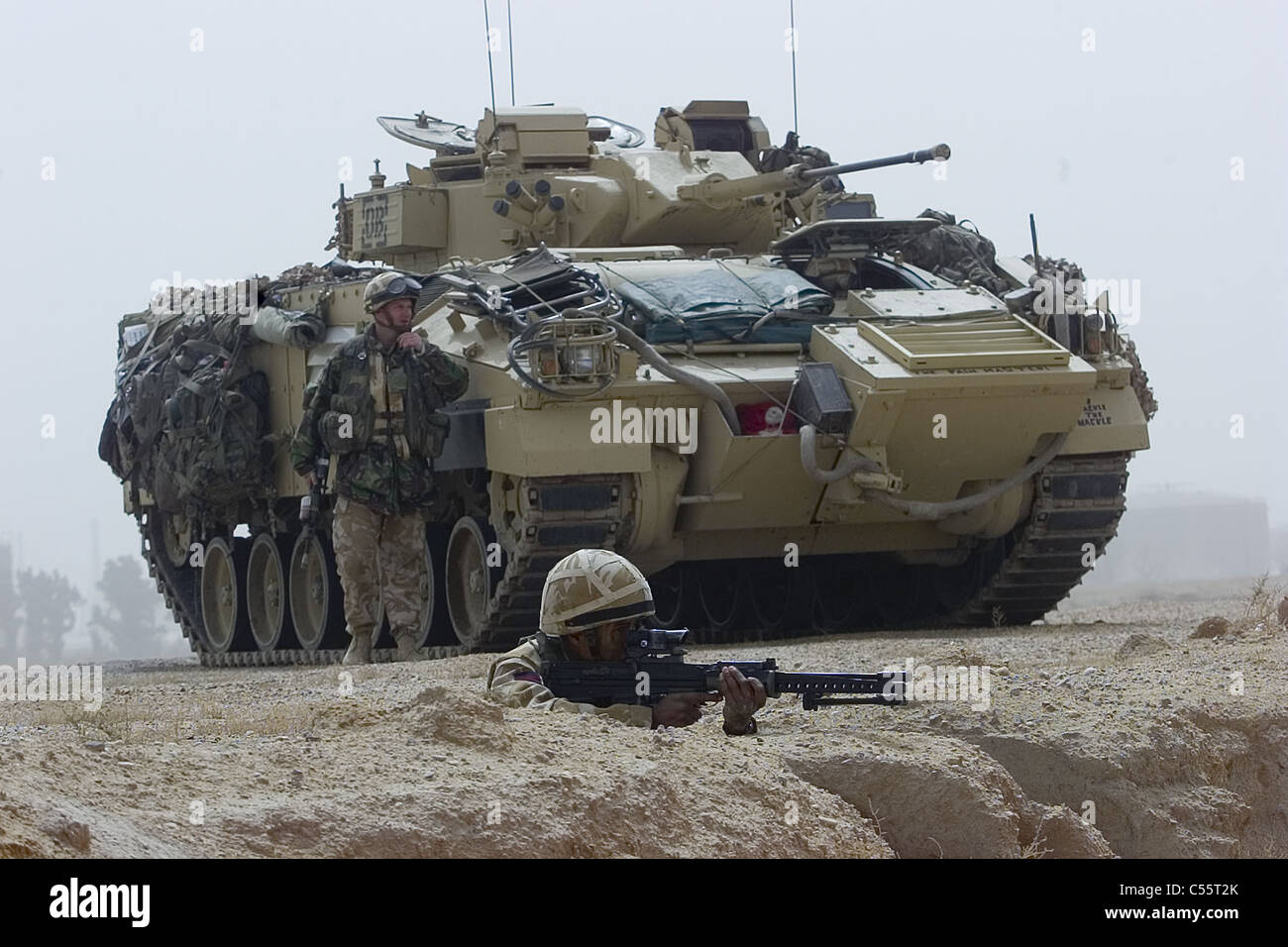 Royal Fusilier/Desert Rats enter the city of Basra, during the invasion ...