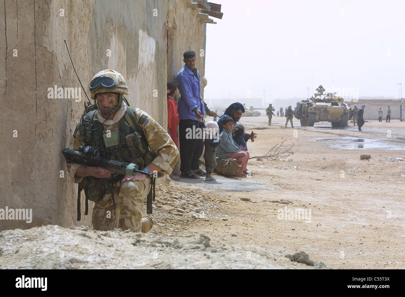 Royal Fusilier/Desert Rats enter the city of Basra, during the invasion ...