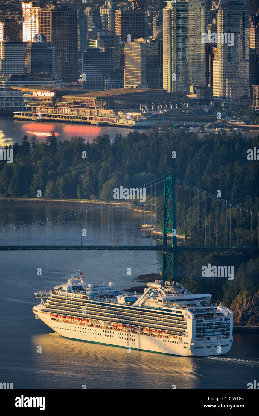 Cruise ship lions gate bridge hi-res stock photography and images - Alamy