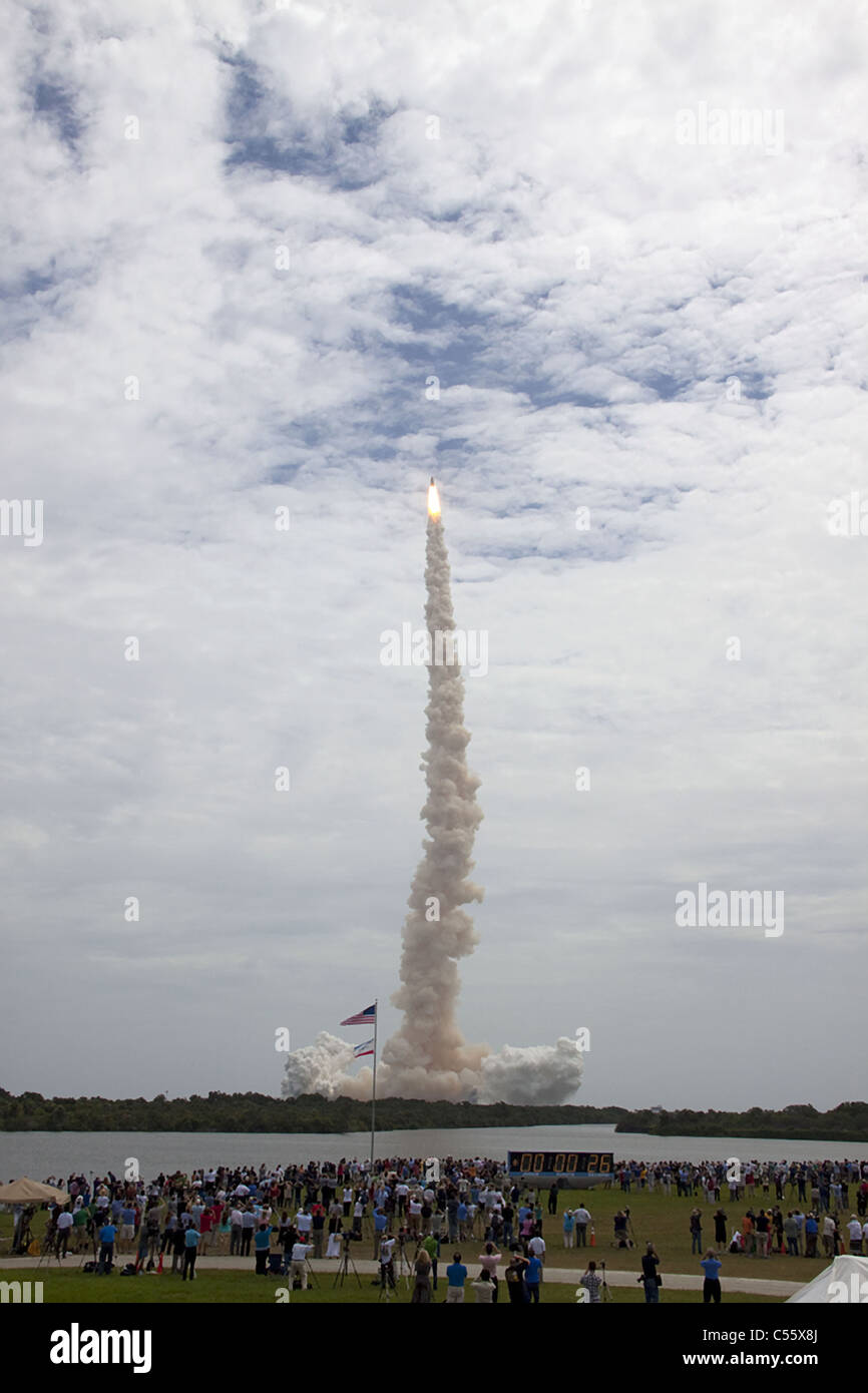 Atlantis STS-135 lifts-off on the final space shuttle mission at NASA's ...