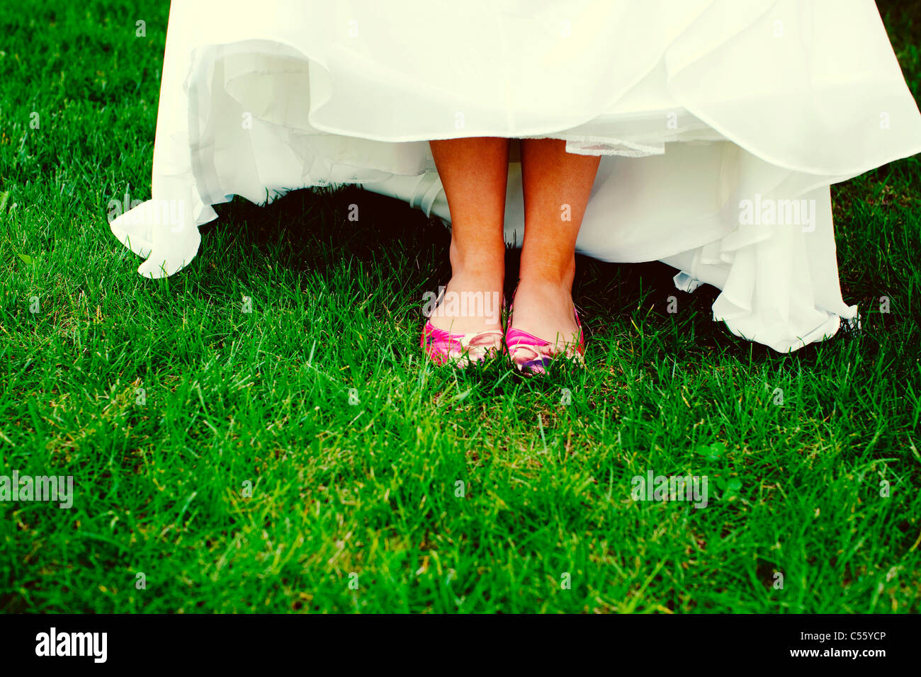 Feet of bride in wedding dress on grass Stock Photo - Alamy