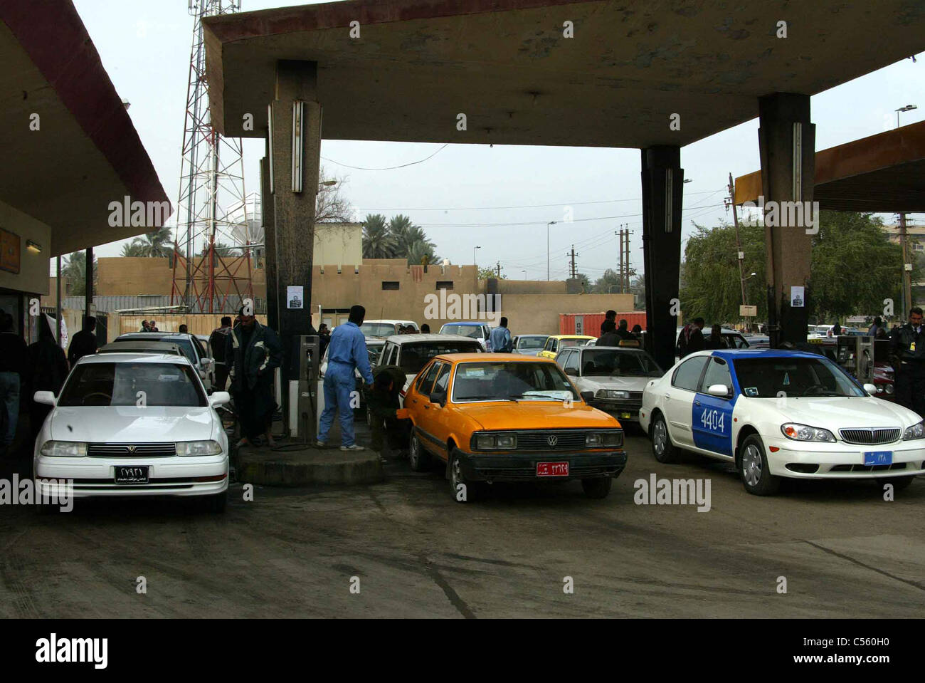 Cars standing in line car hi-res stock photography and images - Alamy