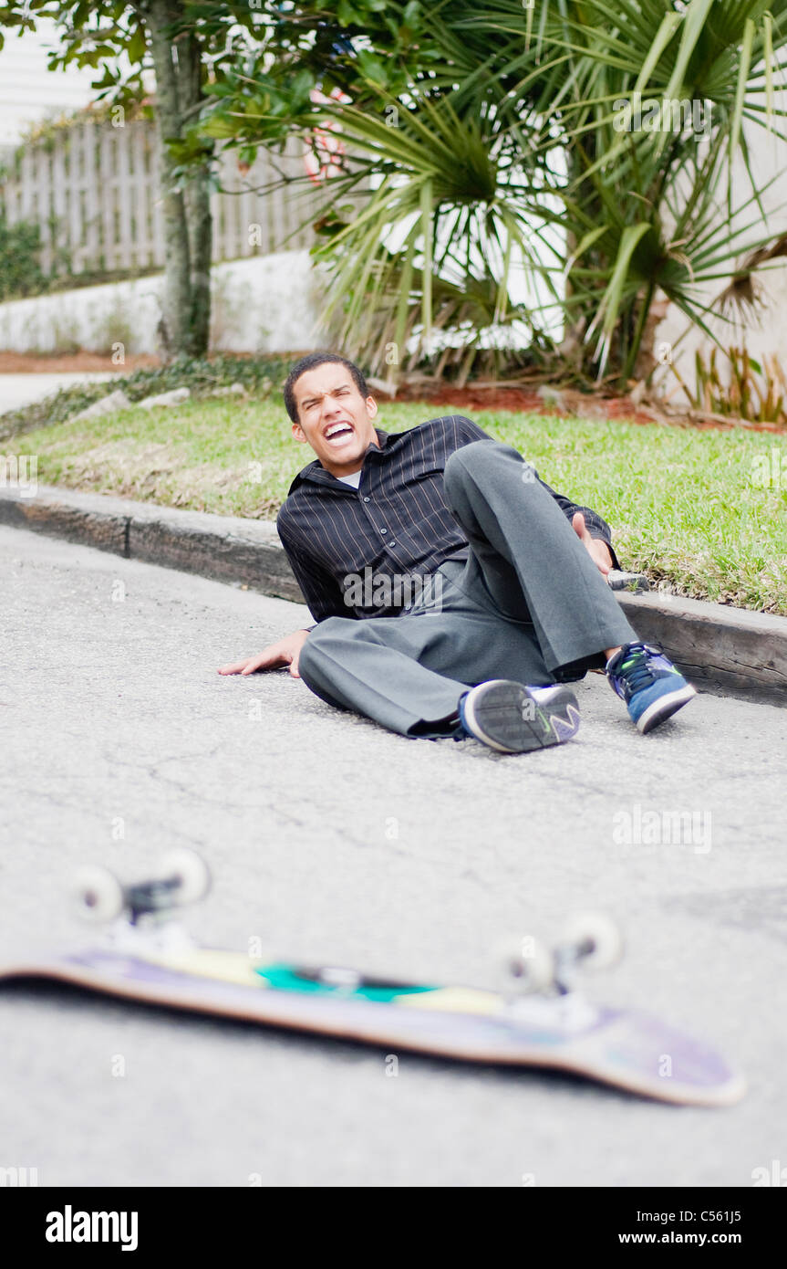 Young man skateboarding structure hi-res stock photography and images ...