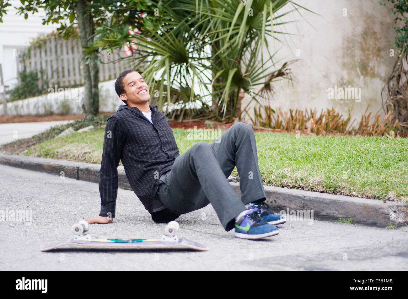 Young man skateboarding structure hi-res stock photography and images ...