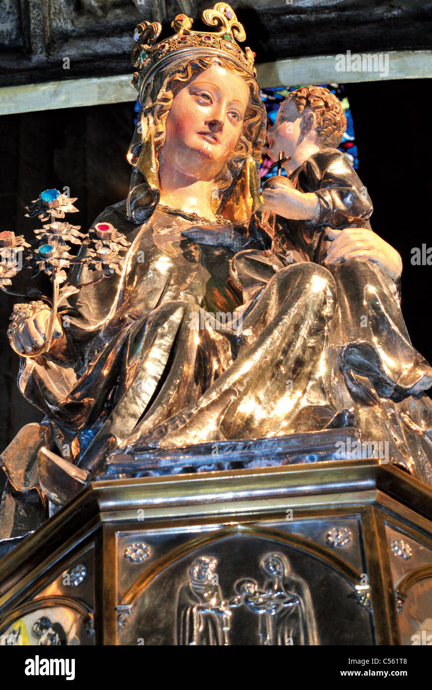 Gothic statue hi-res stock photography and images - Alamy