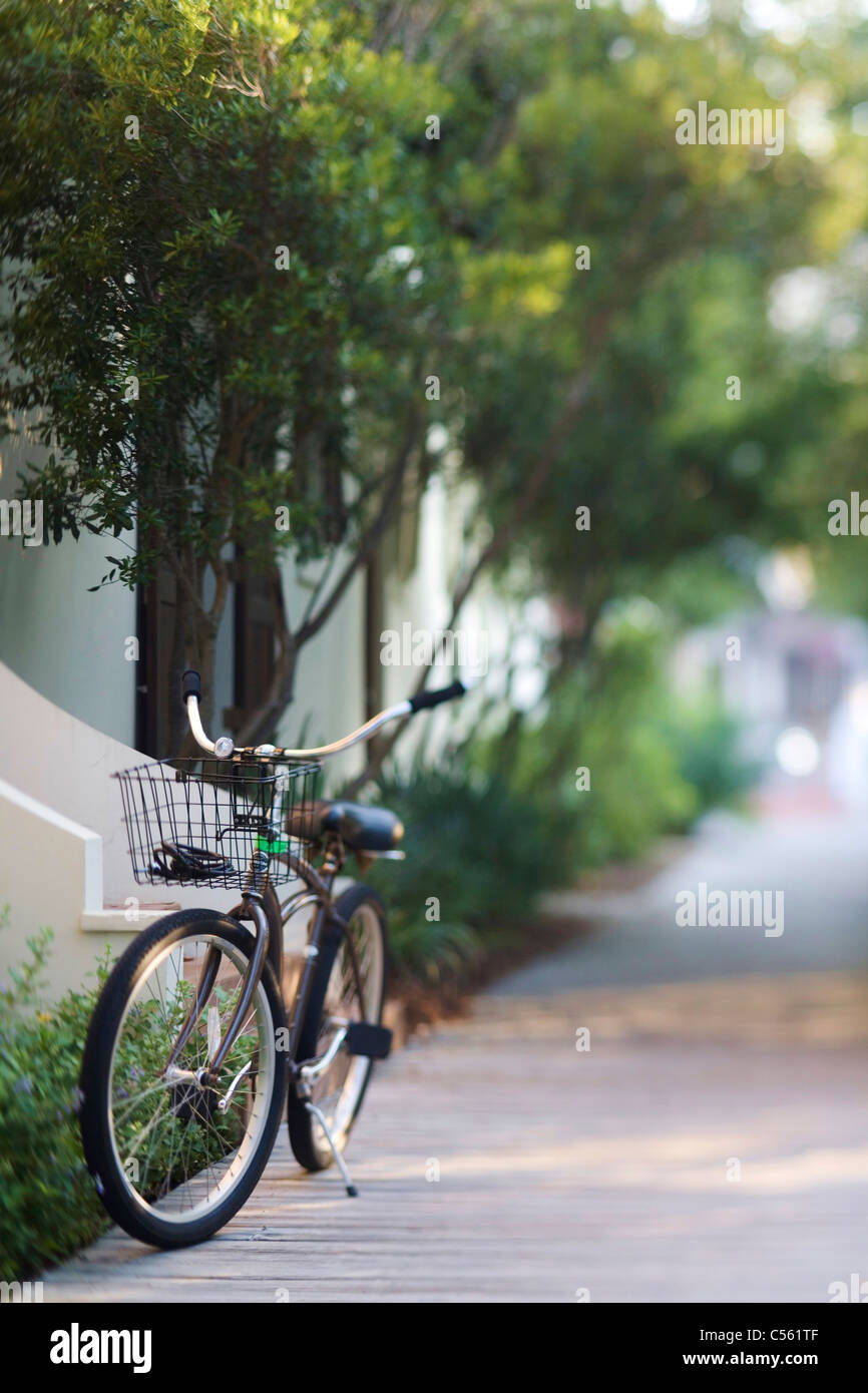 Cruiser bike boardwalk hi-res stock photography and images - Alamy