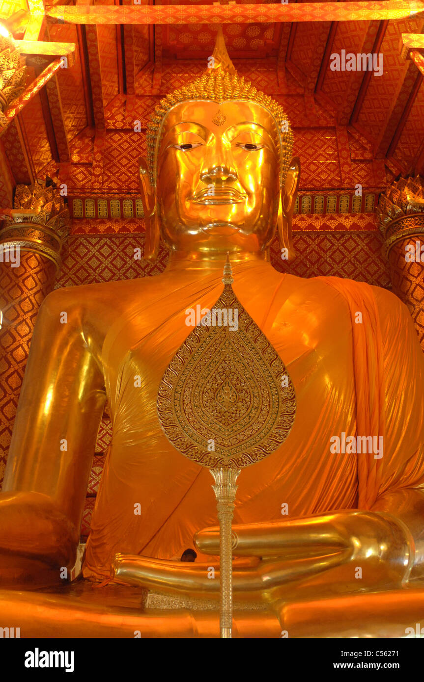 Golden Buddha Wat Phanan Choeng Ayutthaya Thailand Stock Photo - Alamy