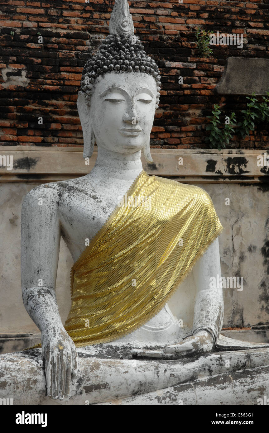 Buddha wrapped in cloth, Wat Yai Chai Mongkhon, Ayutthaya, Thailand ...