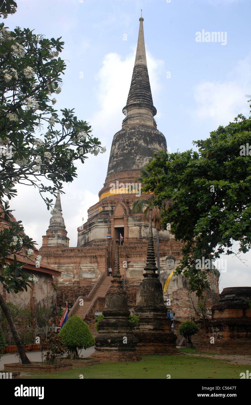 Wat phanan choeng in ayutthaya hi-res stock photography and images - Alamy