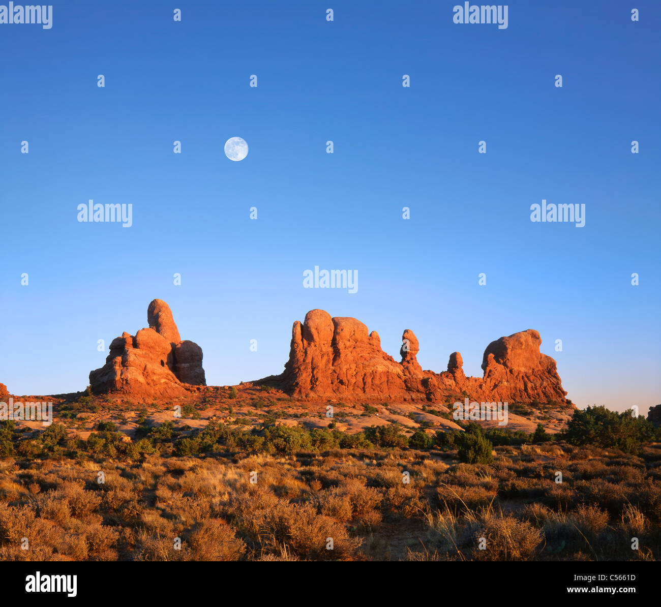 Entrada sandstone spires hi-res stock photography and images - Alamy