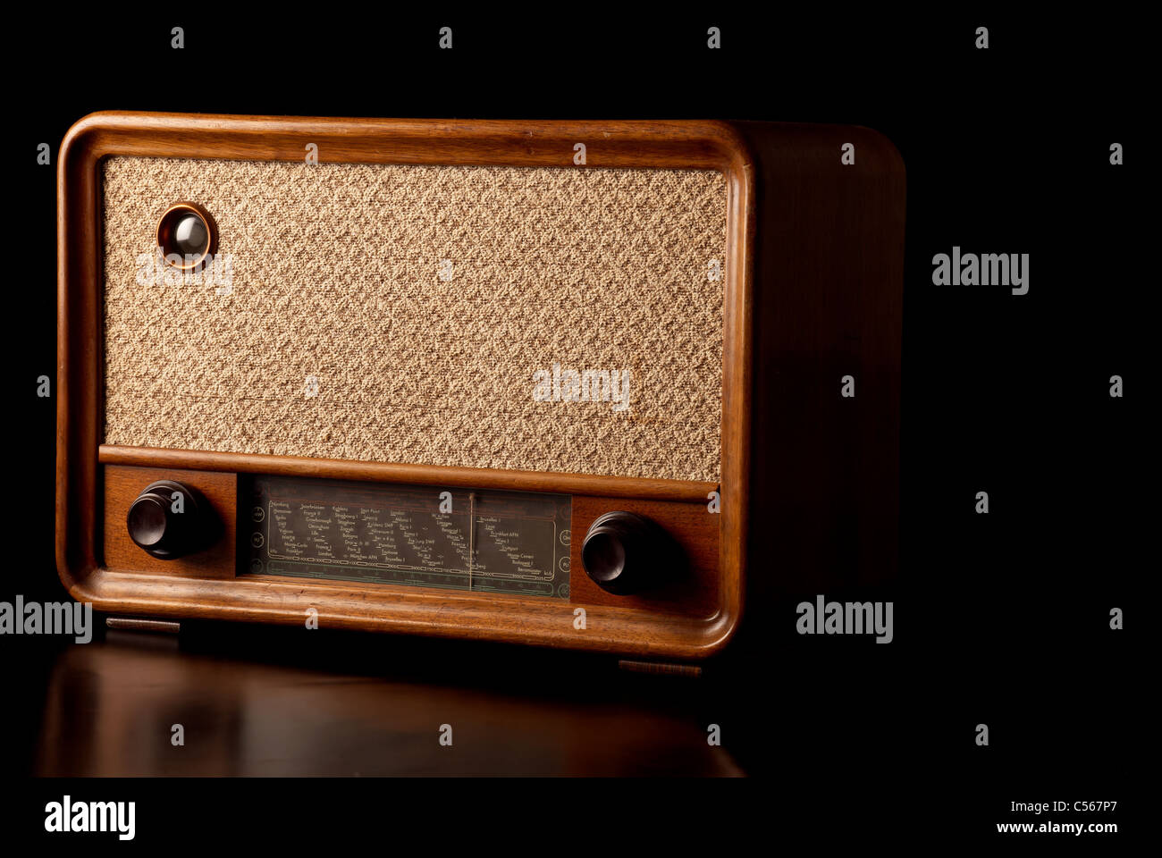 Vintage radio from 1950s hi-res stock photography and images - Alamy