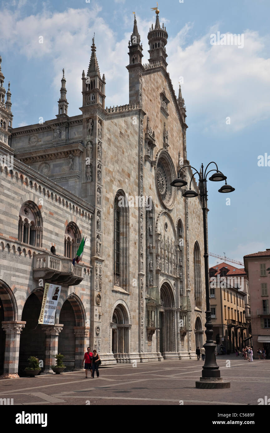 The facade of the Duomo cathedral in Como, Lombardy, Italy Stock Photo ...